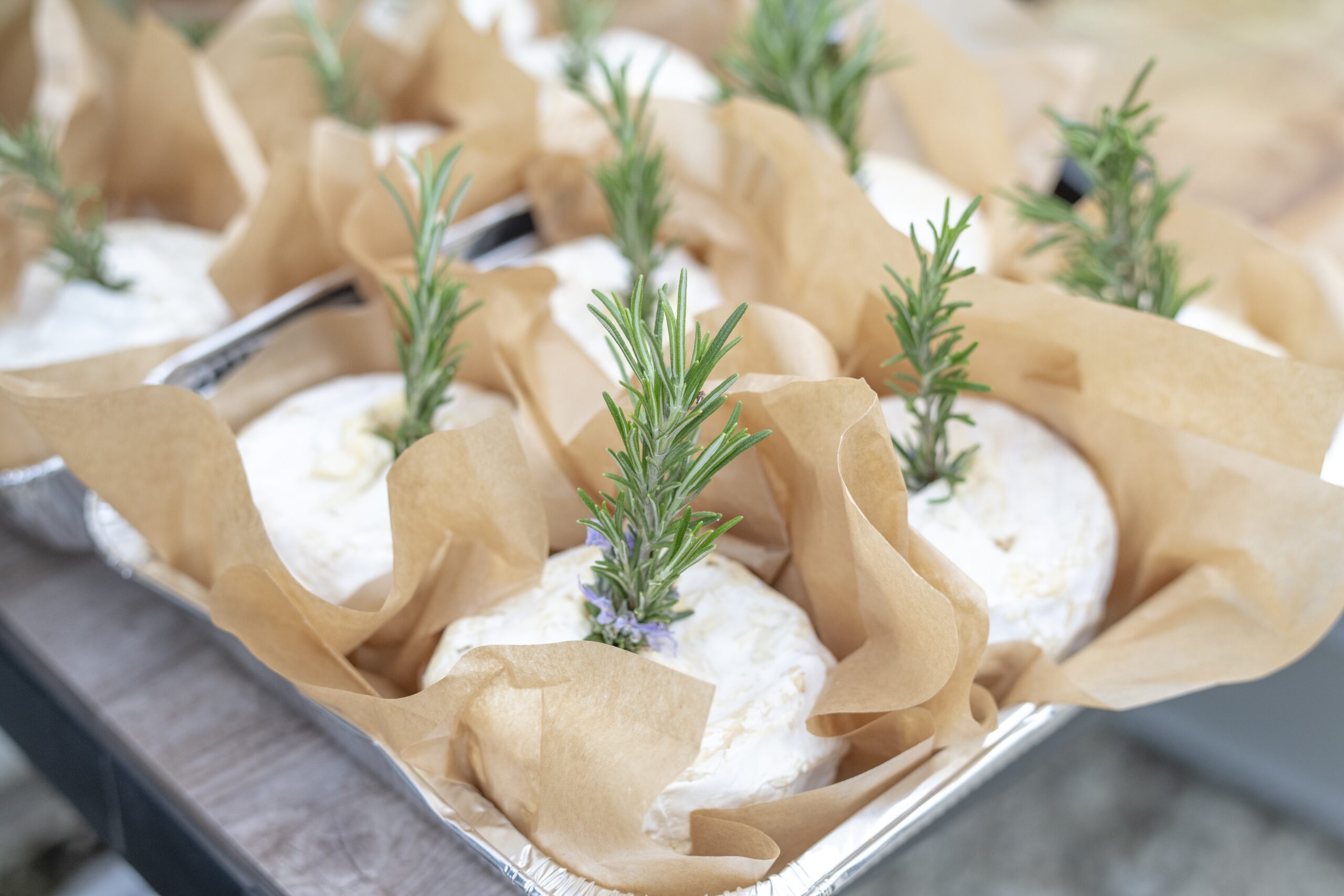 Chaource au ratafia et romarin au barbecue – SOLER